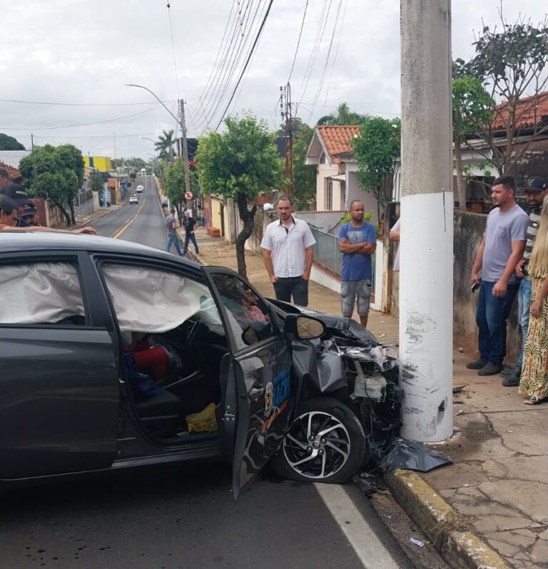 Acidente nesta manhã de segunda (03) em Pompeia envolve veículo da Prefeitura de Iacri – Radar014